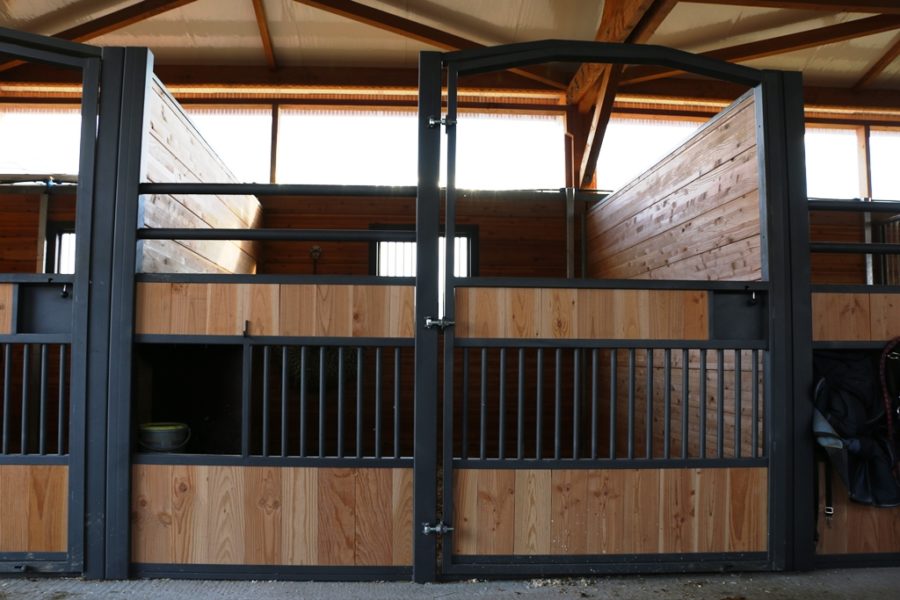 Façade de box pour chevaux modèle GS - Doitrand Equestre
