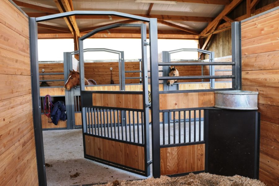 Façade de box pour chevaux modèle GS - Doitrand Equestre