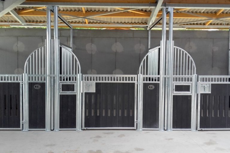 Boxes pour chevaux : comment bien les concevoir ? - Doitrand Equestre