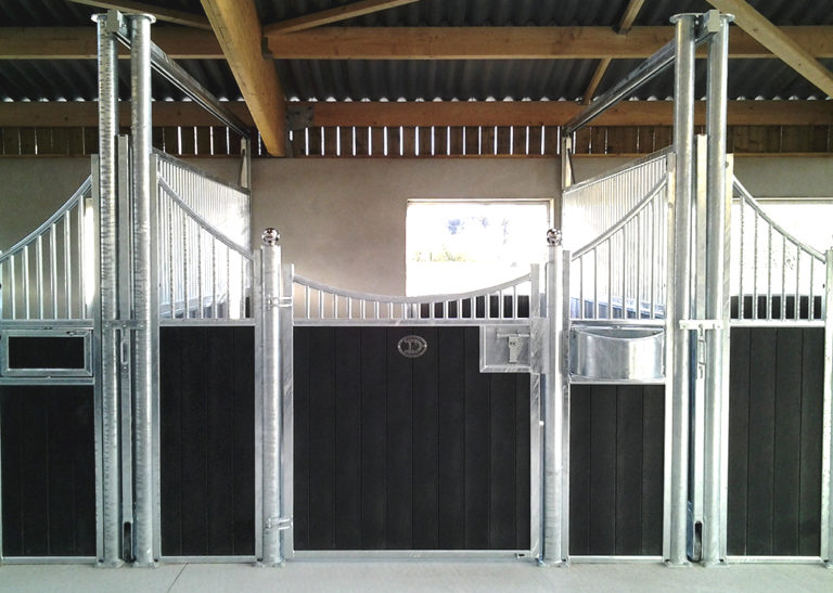 Façades de boxes chevaux : quel modèle choisir ? - Doitrand Equestre
