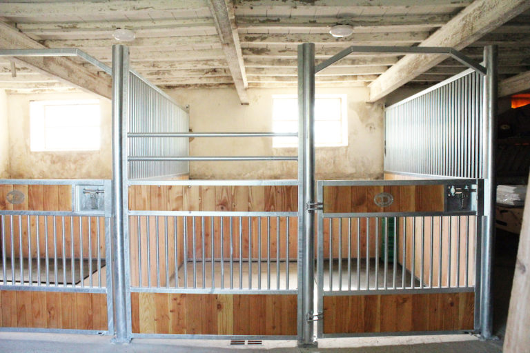 Façade de box pour chevaux modèle GS - Doitrand Equestre