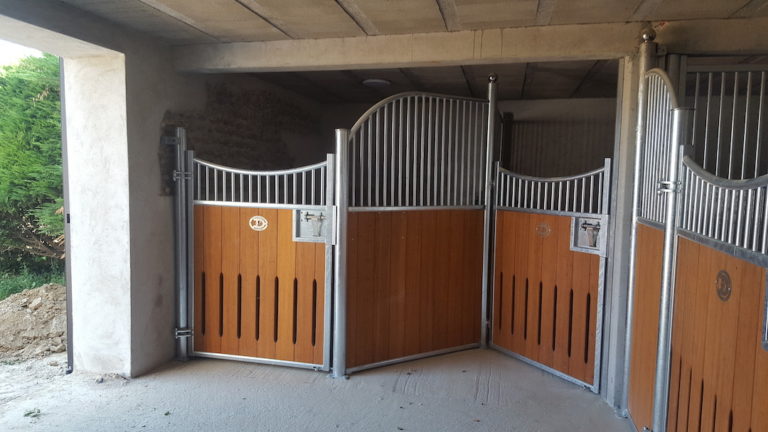 Façade de box pour chevaux modèle Lion - Doitrand Equestre